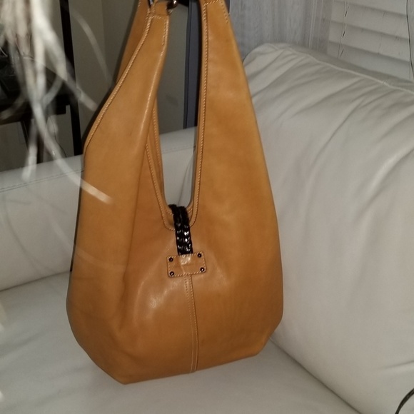Bags | Kenneth Cole Tan Leather Slouchy Shoulder Bag Guc | Poshmark